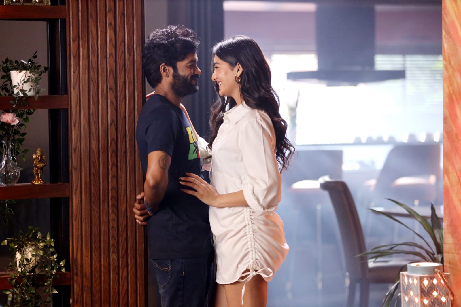 Breezy Romantic Melody Saara Saara from Average Student Nani impresses